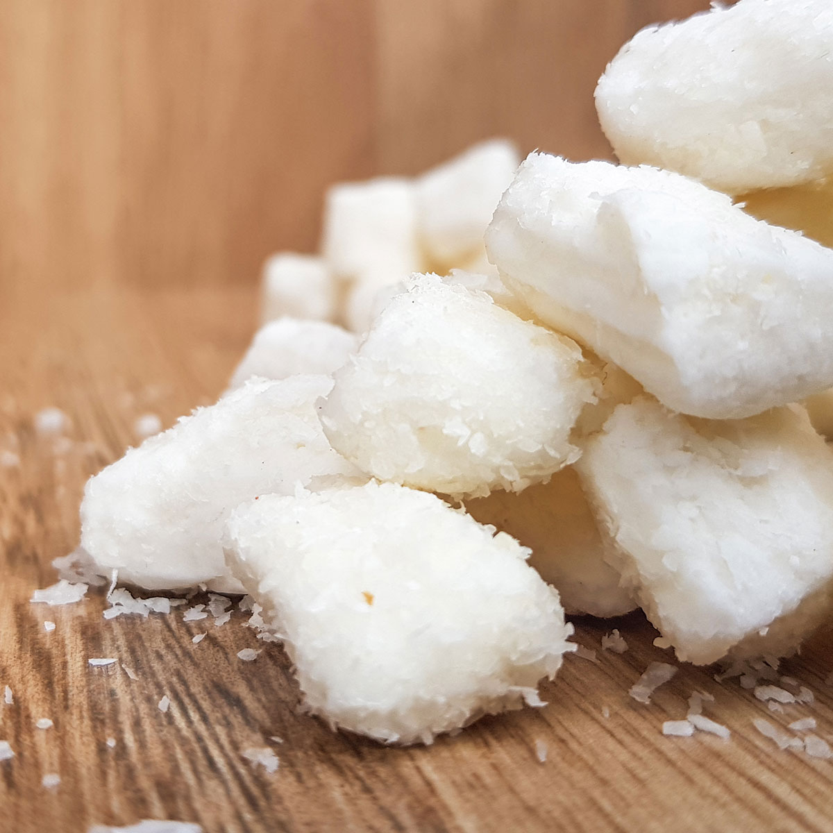 Bala de coco: descubra a origem do doce de aniversários - Docepedia