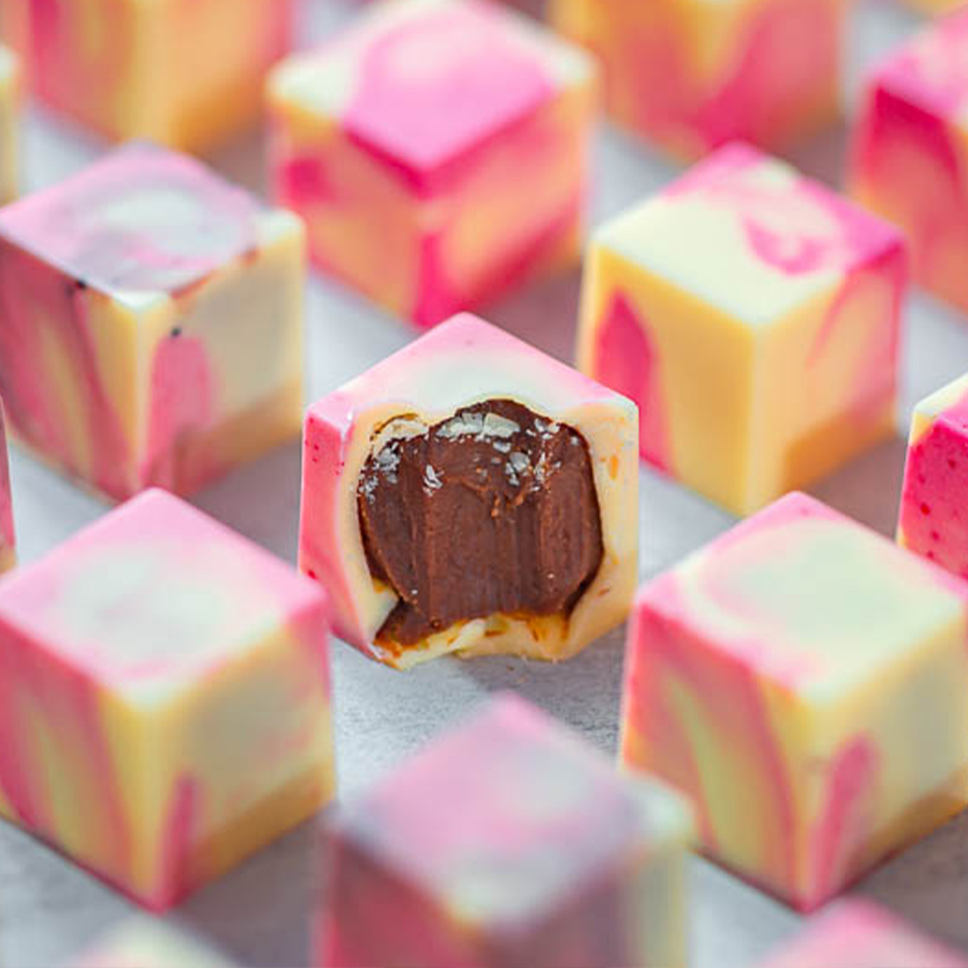 Como fazer bombons moldados e recheados - Docepedia