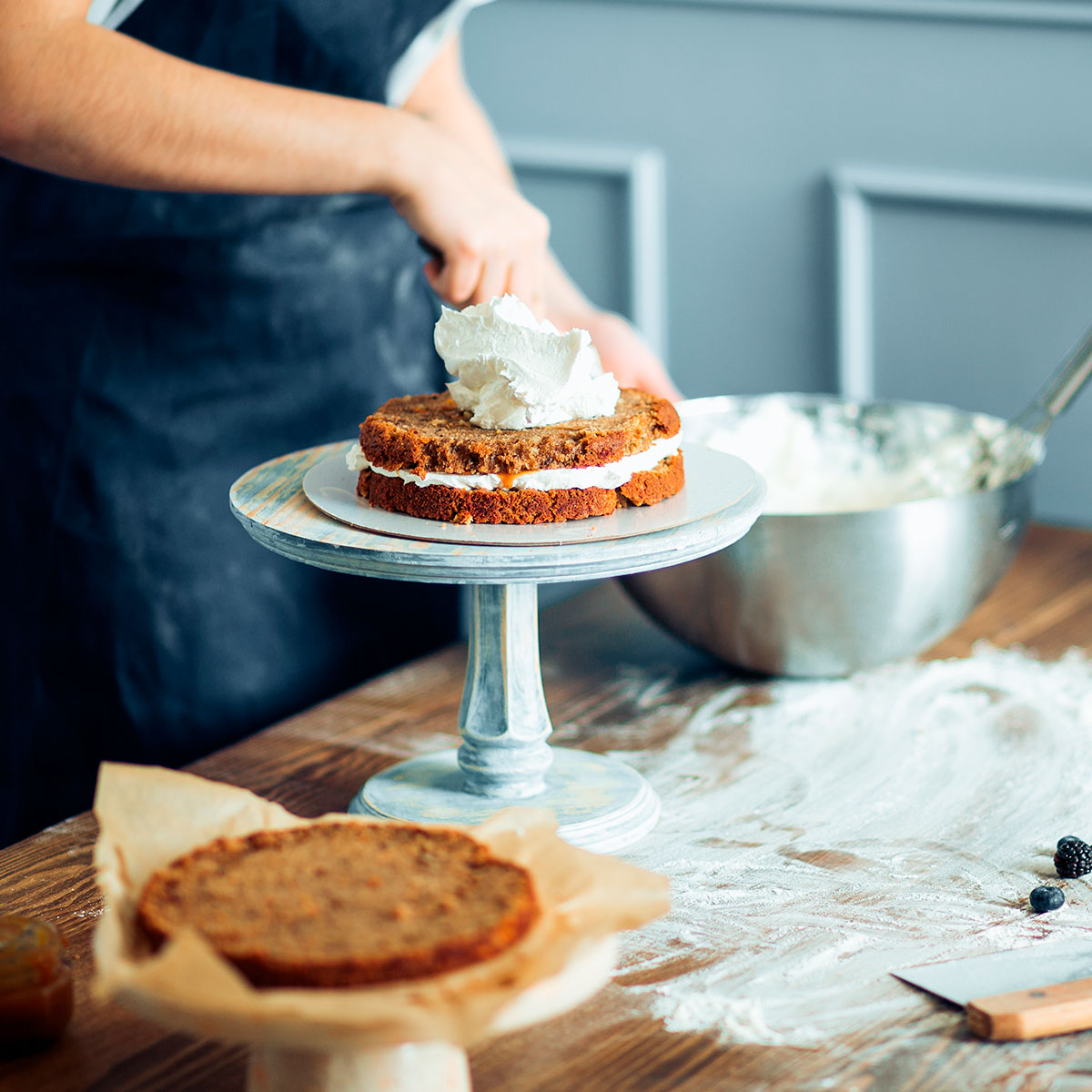 Aprenda A Rechear E Montar As Camadas De Um Bolo Docepedia
